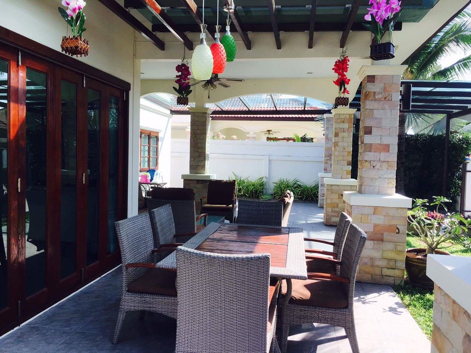 บ้านพร้อมสระว่ายน้ำสวนตัว และพื้นที่ในสวน ได้บรรยากาศของการพักผ่อนที่ ...