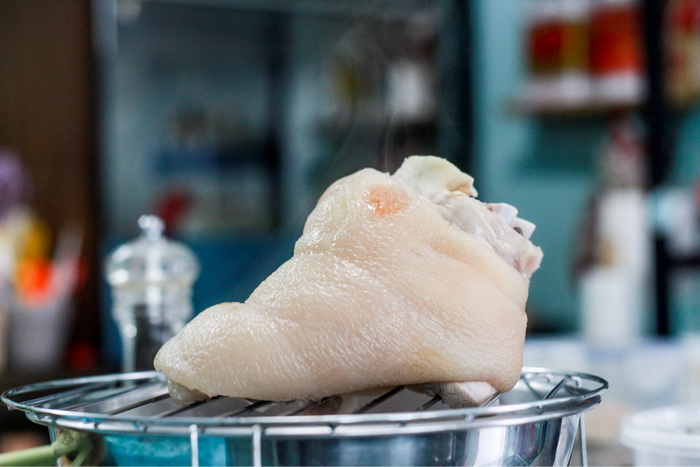 ชวนทำ “ขาหมูเยอรมัน” เนื้อแน่น กรอบอร่อย ทำเองได้ไม่ยาก – NaiBann – ใน ...