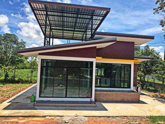 บ้านกะทัดรัดสไตล์โมเดิร์น ตกแต่งสวยงามด้วยผนังปูนเปลือย พร้อมดาดฟ้าชม ...