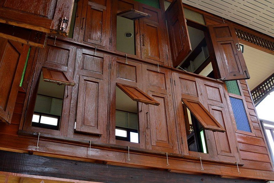 บ้านไม้ยกใต้ถุนสูง ออกแบบเปิดรับลมได้ทุกทิศทาง ไอเดียบ้านเพื่อคนชอบบรรยากาศเย็นสบาย – NaiBann ...