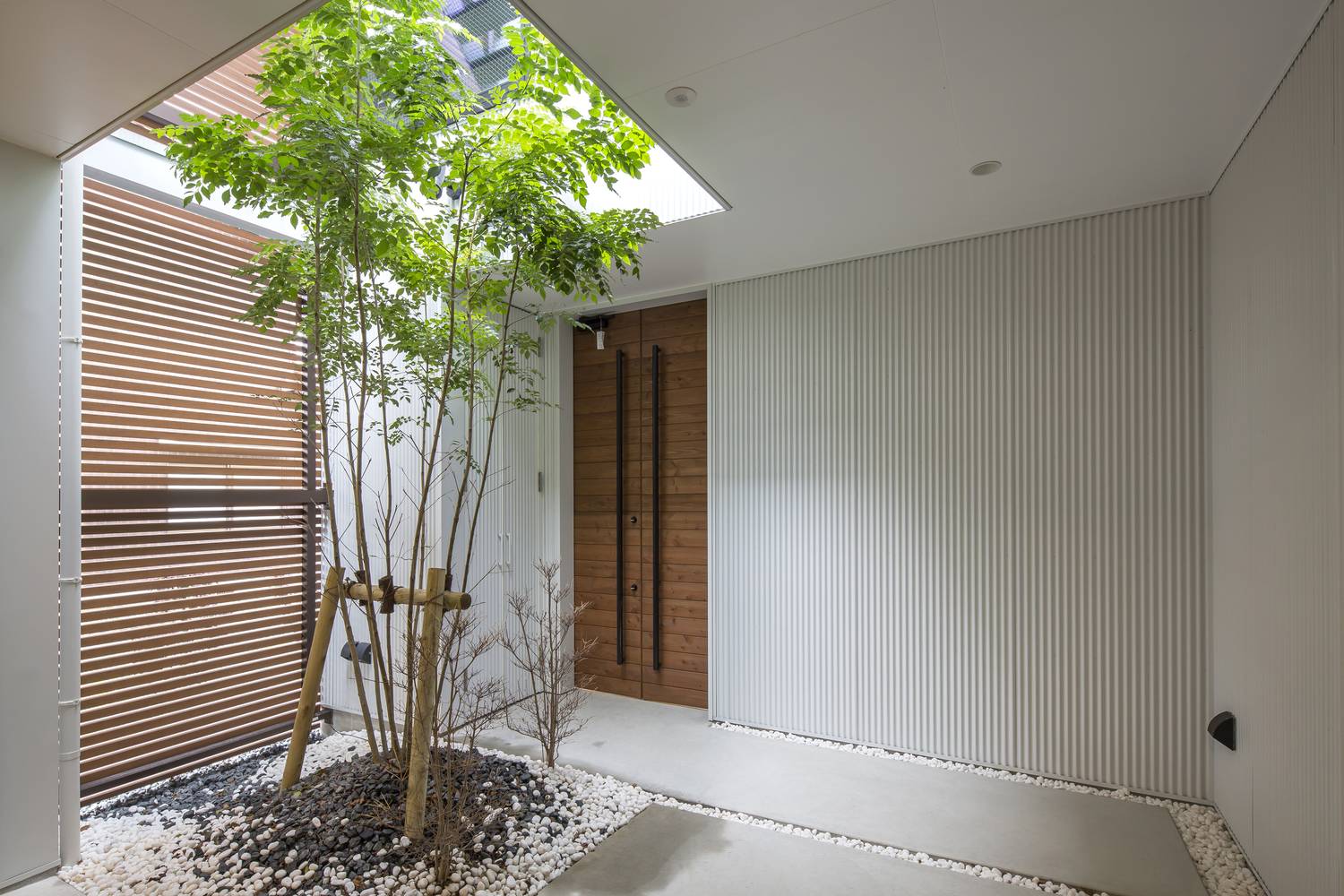 CASE 603 Flügel บ้านทรงตึกหน้าแคบ กะทัดรัดแต่ไม่อึดอัด เรียบง่ายและลง ...