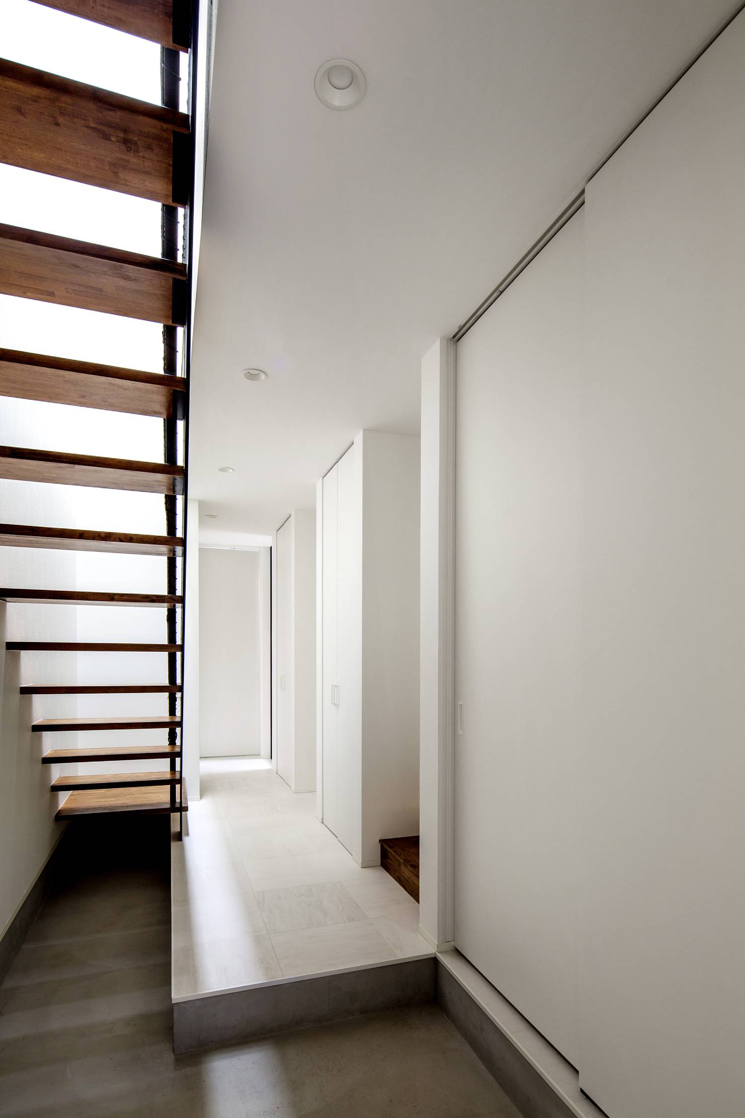 CASE 603 Flügel บ้านทรงตึกหน้าแคบ กะทัดรัดแต่ไม่อึดอัด เรียบง่ายและลง ...