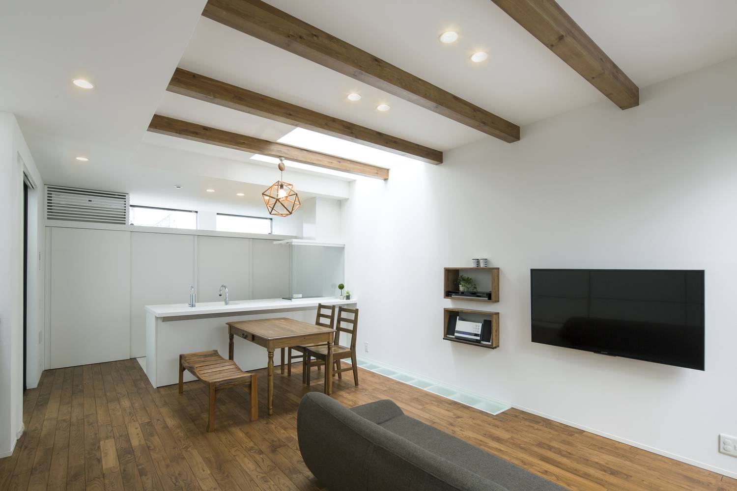 CASE 603 Flügel บ้านทรงตึกหน้าแคบ กะทัดรัดแต่ไม่อึดอัด เรียบง่ายและลง ...