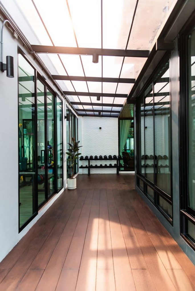 บ้านโมเดิร์นทรงห้าเหลี่ยม เต็มอิ่มกับพื้นที่สำหรับทุกกิจกรรมทั้งกลางแจ้งและในร่ม – NaiBann – ใน ...