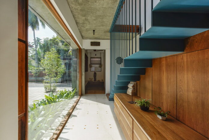 Traditional Affinity House บ้านดีไซน์โปร่งรับลม พร้อมกับการผสานการตก ...