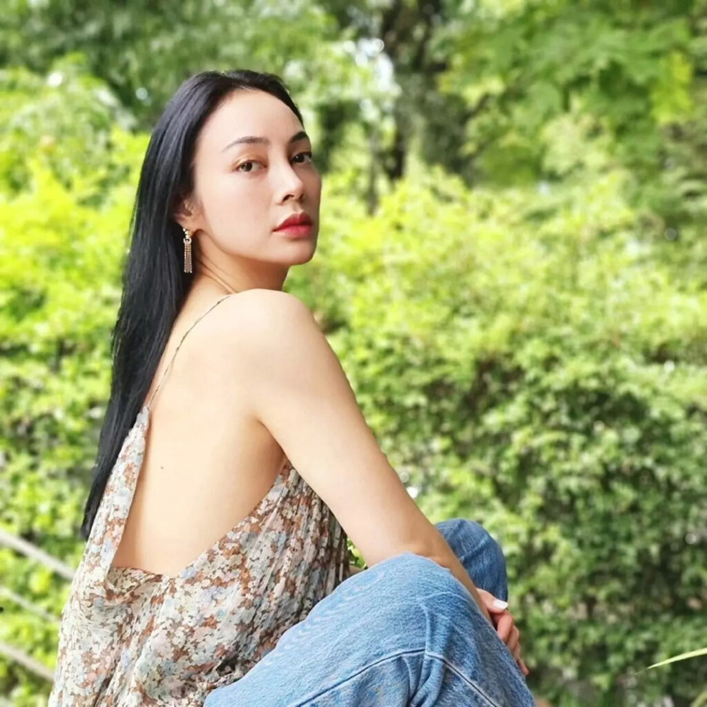 “ตั๊ก บงกช” พาชมความสวยงามของต้นไม้ที่ปลูกไว้บนพื้นที่ 800 ไร่ ของไร่เบญจรงคกุล – NaiBann – ใน ...