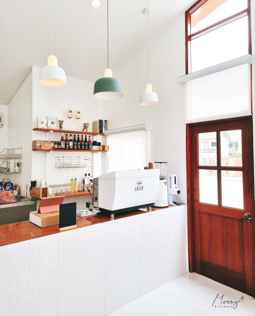 “MERRY KITCHEN” คาเฟ่เล็ก ๆ ตกแต่งในแบบนอร์ดิก-มินิมอล มีมุมถ่ายรูปแบบ ...