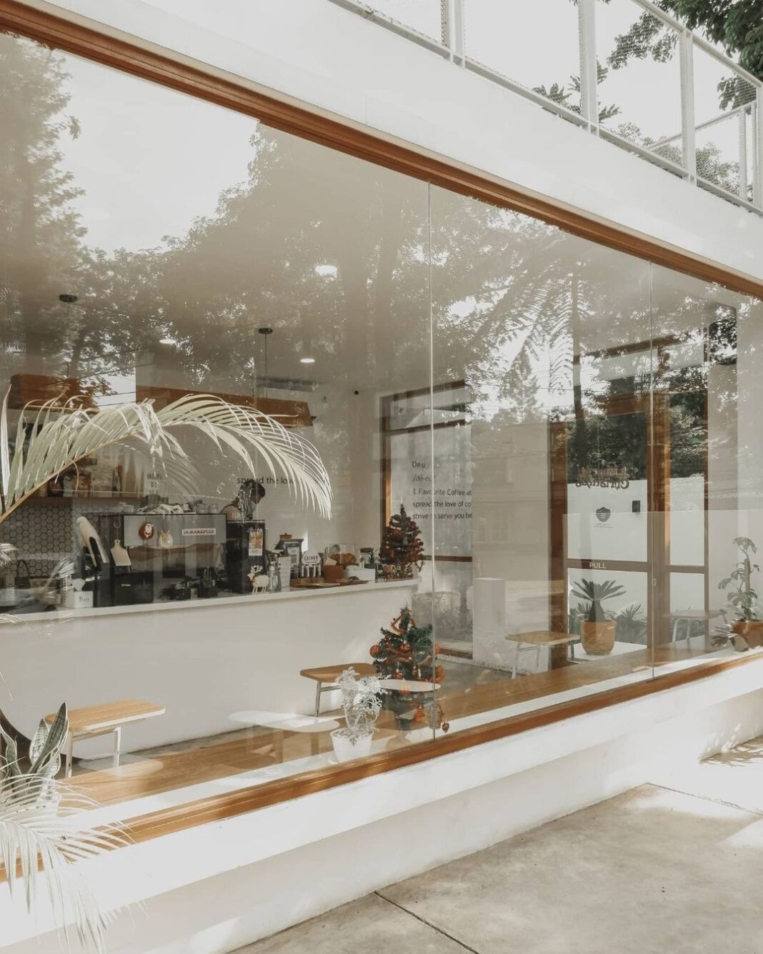 Deu Coffee คาเฟ่สวยแนวมินิมอล พร้อมพื้นที่รับบรรยากาศ ดื่มกาแฟกลางแจ้ง ...