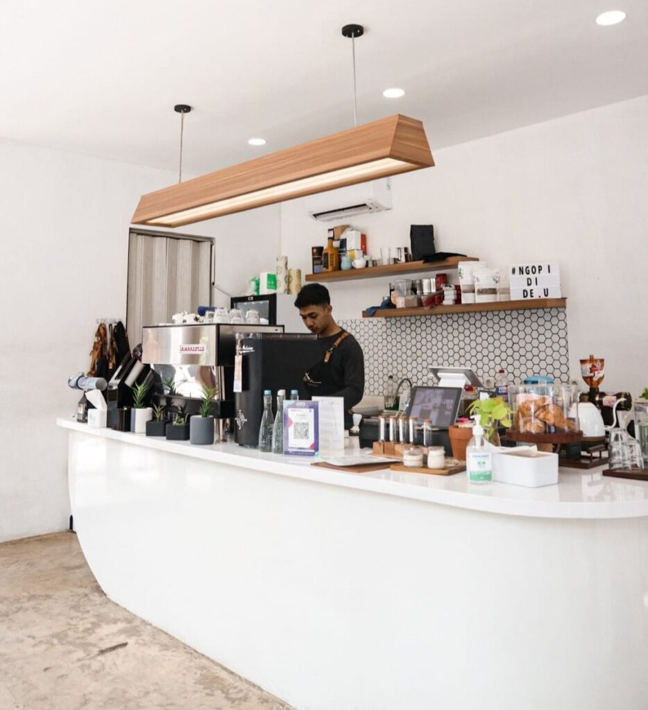 Deu Coffee คาเฟ่สวยแนวมินิมอล พร้อมพื้นที่รับบรรยากาศ ดื่มกาแฟกลางแจ้ง ...